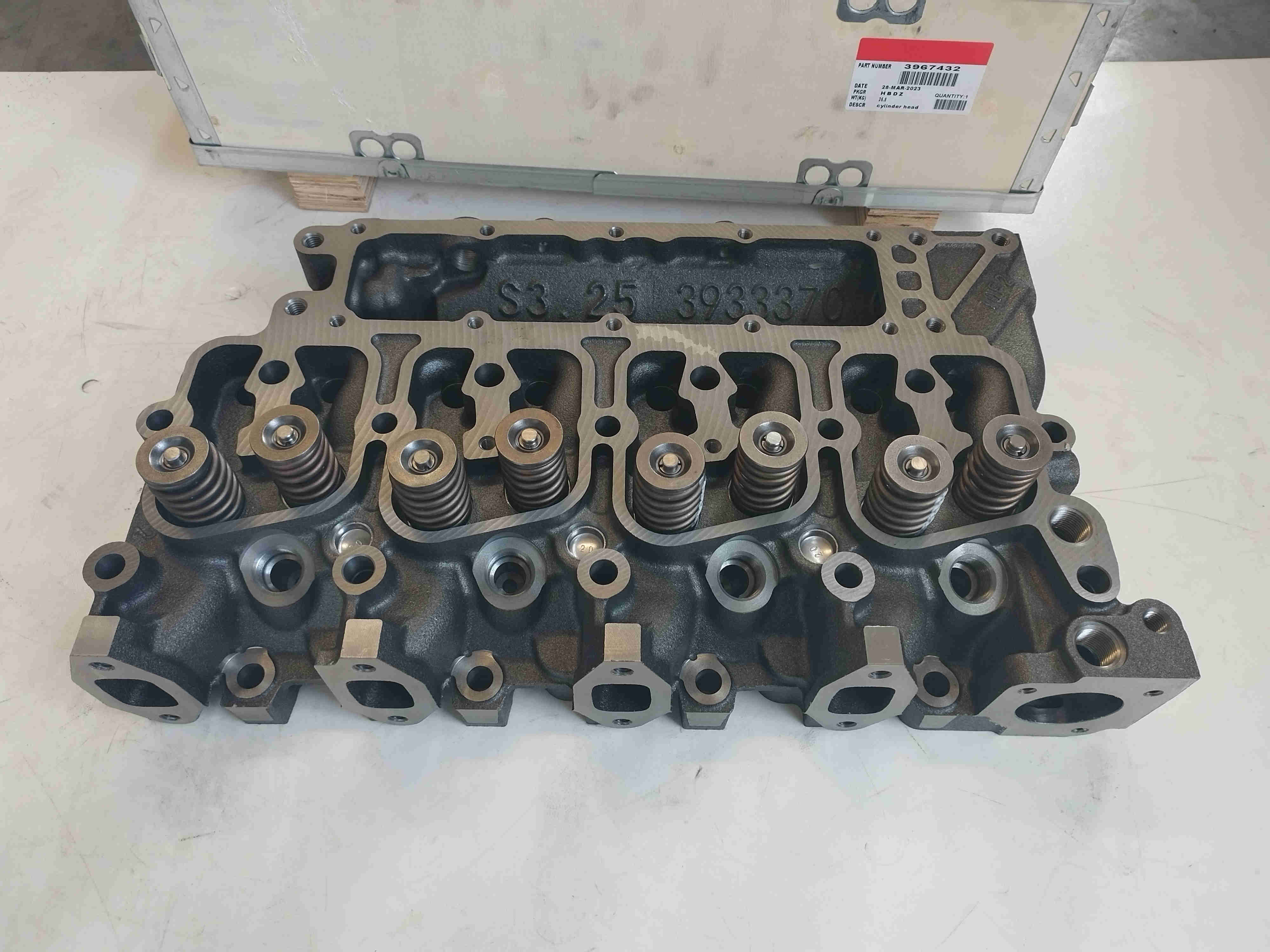 Cummins Diesel Engine Parts Cylinder Head Assembly/3967432